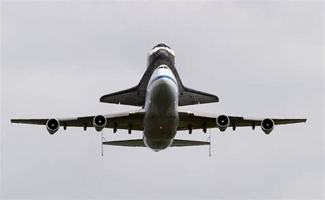 Ônibus Espacial Discovery 19052018 Ciencia Fotografia Folha