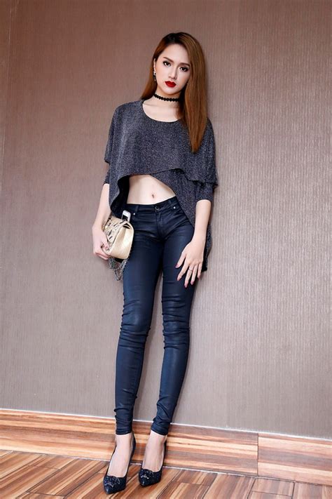 Hương Giang Idol Gây Chú ý Với Set đồ Nửa Kín Nửa Hở