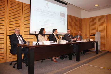 En El Aniversario 167 Del Código Civil Chileno Presentan Libro Que