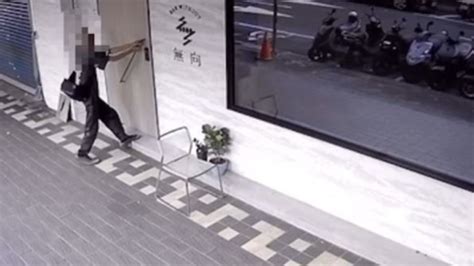 西門町酒吧遭黑衣男狂砸！犯嫌落網辯稱：聽到店裡有人求救 Ftnn 新聞網