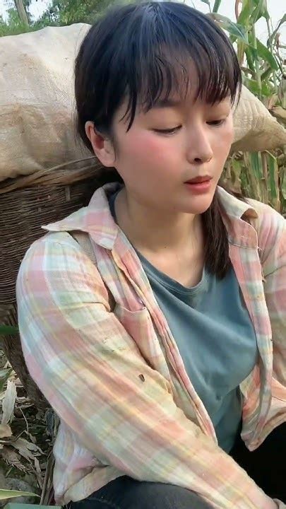 这是夏日里的农村生活，人活着没有那个不辛苦，尤其是农村姑娘，再苦再累也只能自己扛农村生活 一份耕耘一分收获 记录农村真实生活 田间地头 我的