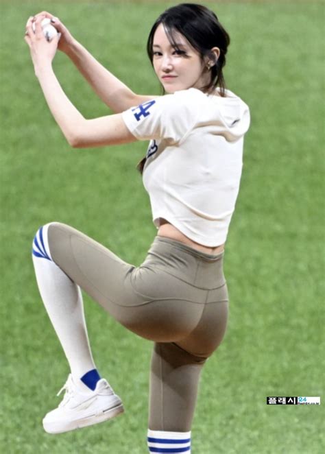 시구하는 전종서 레깅스