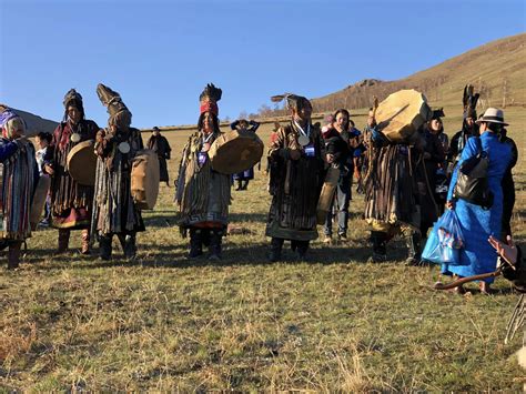 “Тэнгэр” олон улсын бөөгийн фестиваль Нар угтах тахих ёслолоор эхэлж байна Нийслэлийн Аялал