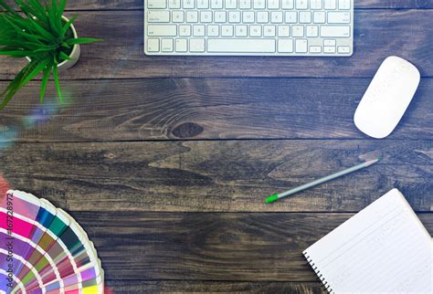 Foto De Digital Design Workflow Composition Flat Lay Top View Of Vintage Wooden Office Desk With