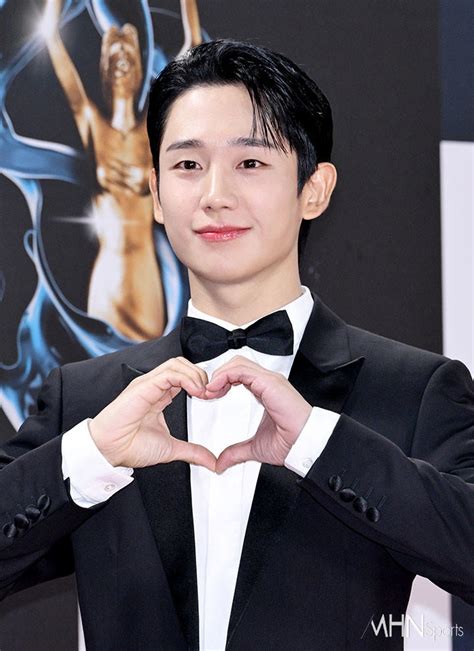정해인님이 올해의 영화배우 등극했네요 팬플러스 커뮤니티