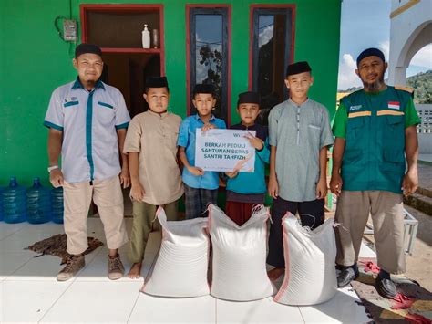 Wahdah Inspirasi Zakat Bombana Distribusikan Beras Untuk Dhuafa Dan