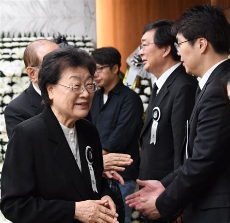 이순자 여사도 조문…1분만에 떠나 서울신문