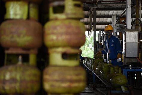 Manfaat Minyak Bumi Bagi Kelangsungan Hidup Manusia Energi Katadata Co Id