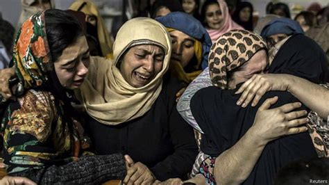 طالبان باكستان تقتل 141 شخصا معظمهم أطفال بمدرسة في بيشاور Bbc News عربي