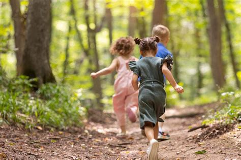 5 Easy Nature Walk Ideas to Help Get Your Kids Outside Today - Get the ...