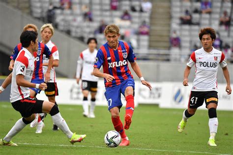 【写真】田川亨介は酒井宏樹（左）と何度も勝負。世界基準を知る選手と渡り合った（写真 Jleague） サッカーマガジンweb