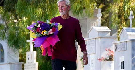 David Hunter Expat Who Killed Terminally Ill Wife Visits Her Grave