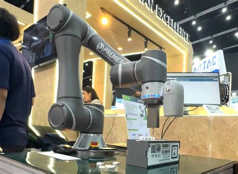 Cobot คืออะไร ต่างจาก Robot อย่างไร เพื่อนร่วมงานใหม่ของมนุษย์ It24hrs