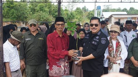 Berita Irjen Kementan Jan Maringka Gencarkan Gerakan Menanam Pohon