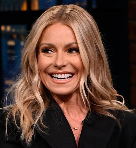 Kelly Ripas New ‘live Co Host Today Is A Very Familiar Face