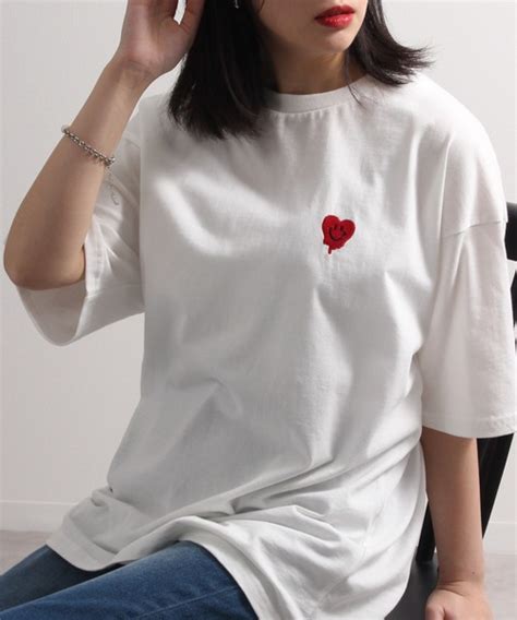 SMILEY FACEスマイリーフェイスのSMILEY FACE スマイリーフェイスハートスマイルシンプル半袖TシャツTシャツ