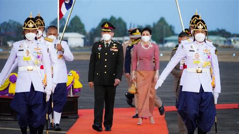 ชมภาพ ในหลวง พระราชินี เสด็จฯ ไปทรงตัดหวายลูกนิมิตอุโบสถ ณ วัดป่านานาชาติ