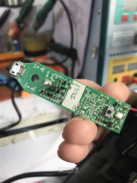 修理飞利浦剃须刀 换个电池 维修达人 数码之家