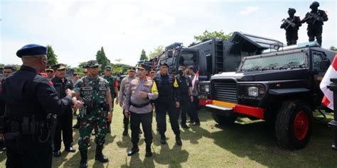 Kapolri Sigit Bareng Jenderal Andika Gelar Pasukan Alat Pengamanan