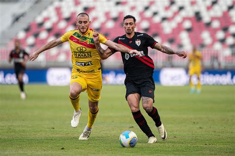 Brusque enfrenta o Atlético GO para tentar classificação às oitavas de