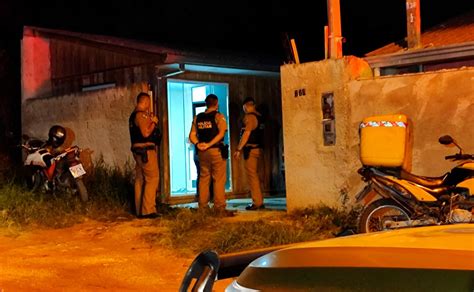 Homem homicídio na ficha é morto por encapuzados