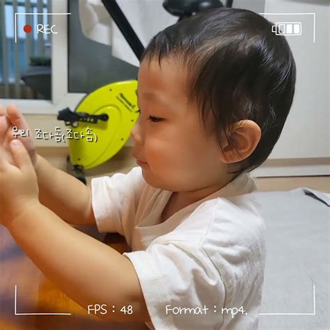 두돌 아기와 일상 엄마 생일 노래 불러주기내가 선물 Youtube