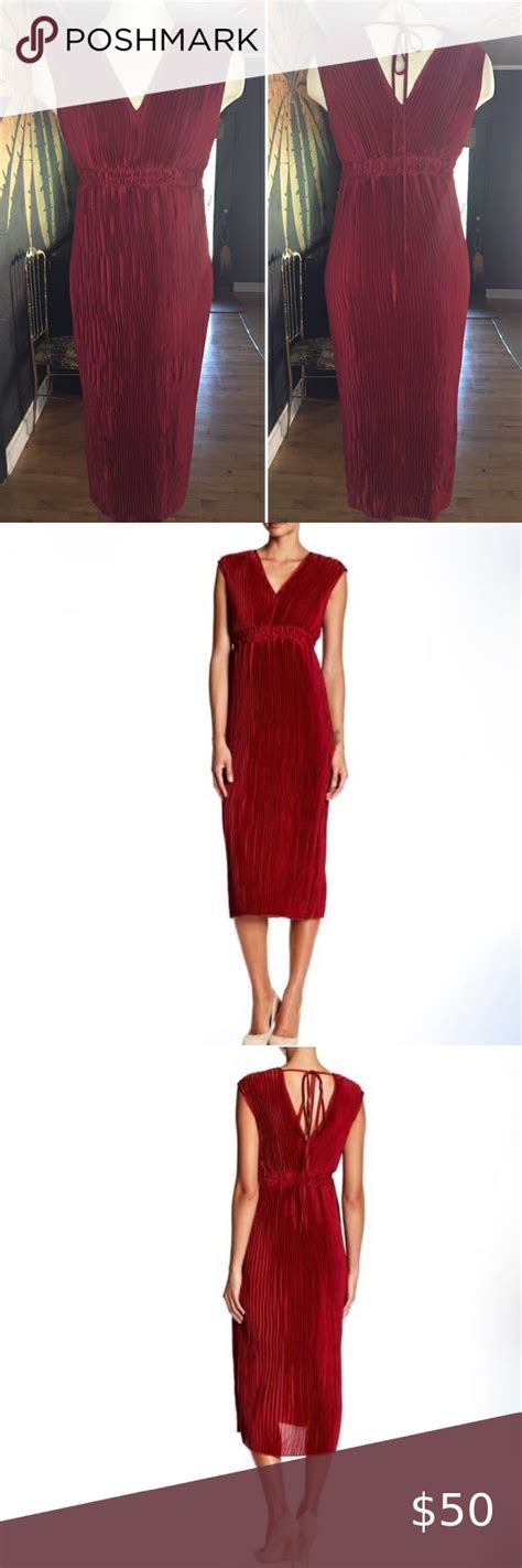 Nwt Romeo And Juliet Couture Pleated Vneck Mid Dress Mid Dresses