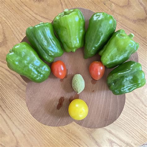 やまぐちまりこMarikoYamaguchi on Twitter RT tokotokoyuji2 収穫した野菜で顔ができた