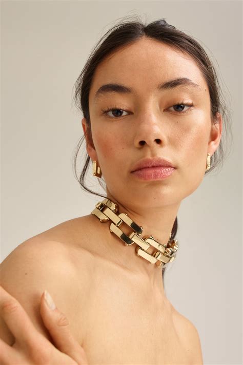 Gate Chain Huggie Light Gold Scanlan Theodore