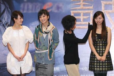 图文：《画皮》发布会 周迅竖起大拇指影音娱乐新浪网