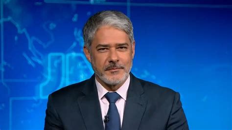Bonner chama intervalo de emergência após problema no Jornal Nacional