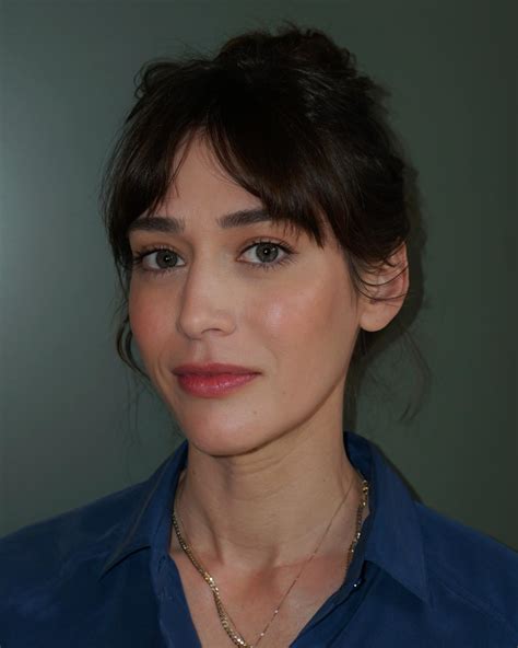 Lizzy Caplan Rfamousfaces