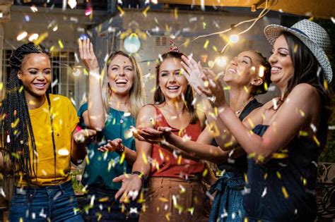 خواتین کے لیے بہترین پانچ ممالک Independent Urdu