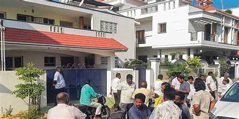 கரூரில் செந்தில் பாலாஜி அலுவலகத்துக்கு நோட்டீஸ் ஒட்டி சீல் Nakkheeran