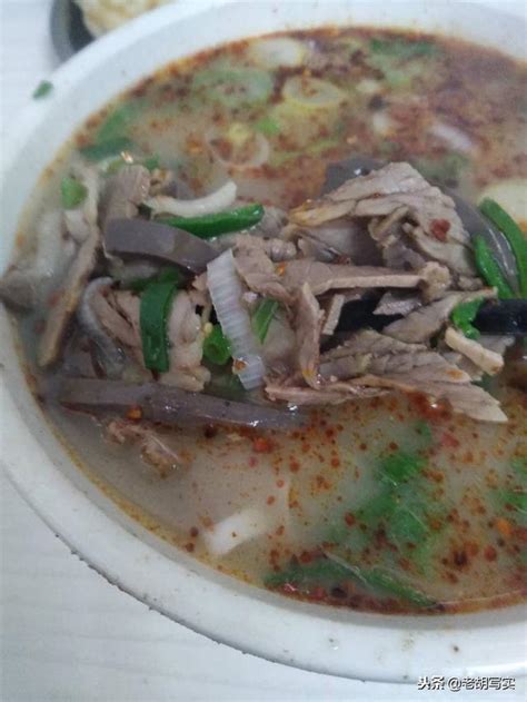 早上7點洛陽全牛宴牛肉湯館座無虛席，8塊錢湯小半碗牛肉很實惠！ 每日頭條