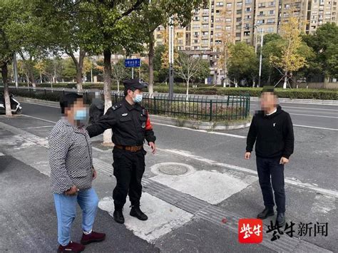 耐心倾听七旬老人的方言警务人员终于弄清了她说的内容原来 家里人 情况 手机