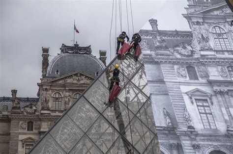 Artist Jr Makes The Pyramid Of The Louvre Disappear 2016