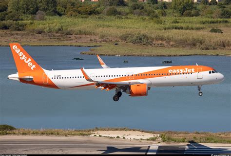 G UZMI EasyJet Airbus A321 251NX Photo By John Robert Murdoch ID