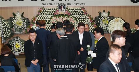 故 현철 영결식 헌화하는 조문객들 ★포토