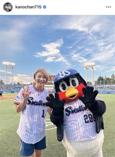 狩野舞子、3年目の始球式で初ストライクが「流石です」と反響！つば九郎との2ショも披露 スポーツ報知
