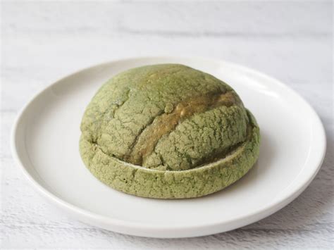 ファミマの抹茶フェアがアツい！「濃い宇治抹茶メロンパン」は甘みと苦みのバランスが絶妙
