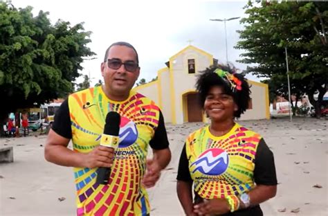 VÍdeo Bloco É Só A Gente Agitou Os Bairros Da Poeira Centro E Barro