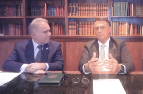 Bolsonaro diz que não tomará vacina para ir à ONU Para que eu vou tomar