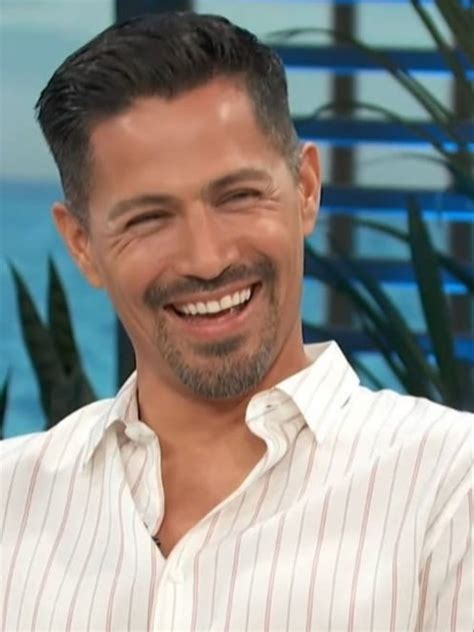 Photos Telemundo Actor Gabriel Coronel Proposes To Model Girlfriend Daniela Ospina Artofit