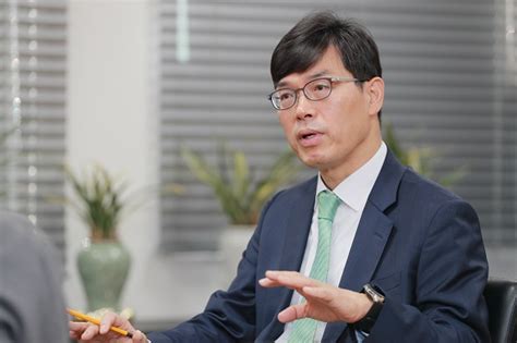 안철경 보험연구원장 저축보험 보험사 유동성 위기 원인절판마케팅 경계
