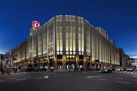 伊勢丹新宿本館35年ぶりの化粧直しでライトアップ 新宿カメラ散歩 にわかの福岡カメラ散歩 写真カフェ糸島暮らし
