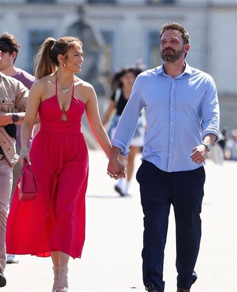 Джей Ло си подари гола фотосесия по случай 53 тия рожден ден СНИМКА снимки от медения месец в