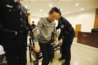 顺风车司机爬到后座施暴强奸女乘客 手机凤凰网