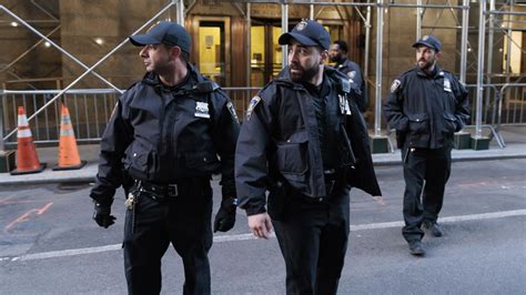 Policía De Nueva York Preparada Para Movilización Tras Imputación De