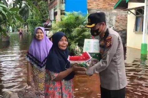 Banjir Di Kota Dumai Sebagian Warga Bertahan Di Rumah